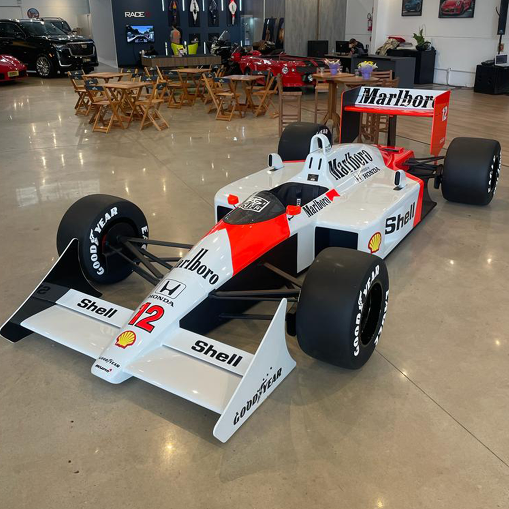 1:1 Scale Replica MP4-4 1988 Formula One Car – Art of Helmets